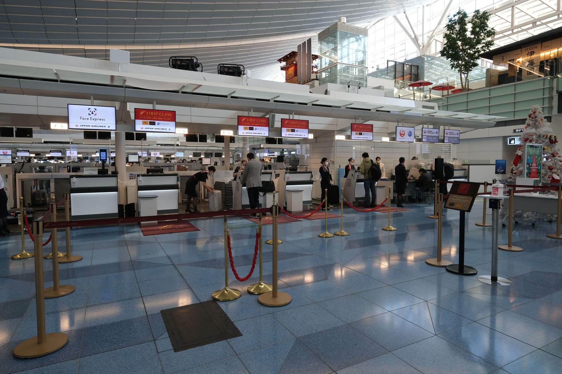 Japan Airlines JAL First Class Review B777-300ER Tokyo Haneda HND To Chicago O’Hare ORD