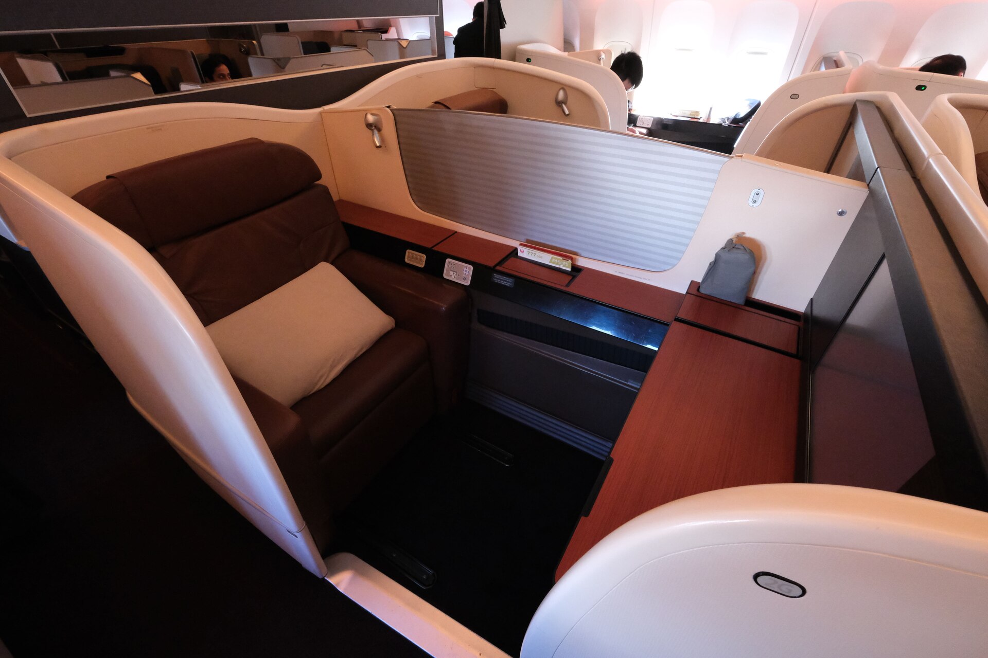 Japan Airlines JAL First Class Review B777-300ER Tokyo Haneda HND To ...