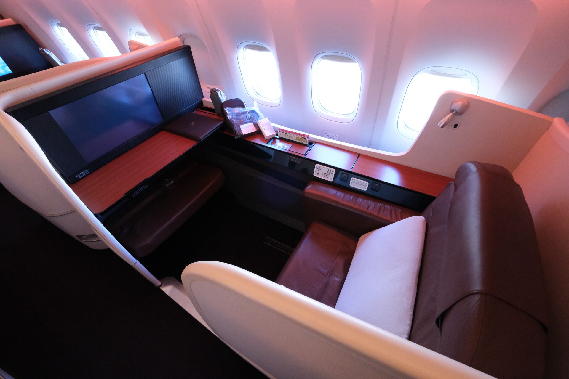 Japan Airlines JAL First Class Review B777-300ER Tokyo Haneda HND To ...