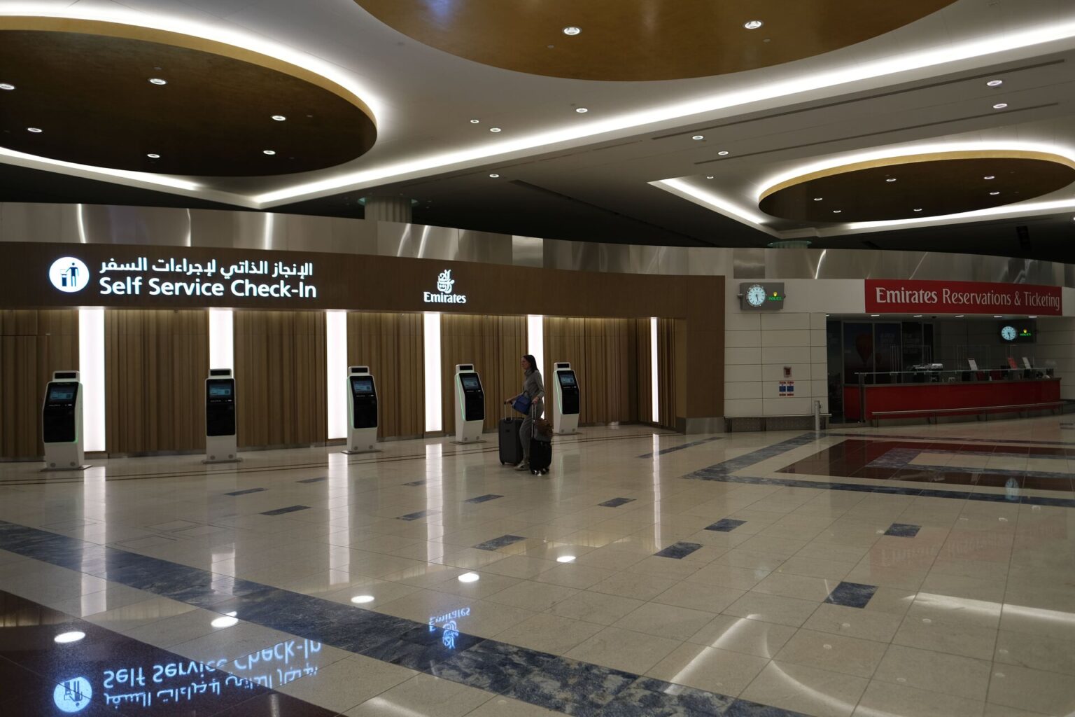 Emirates Business Class Review B777-300ER Dubai DXB to Muscat Oman MCT