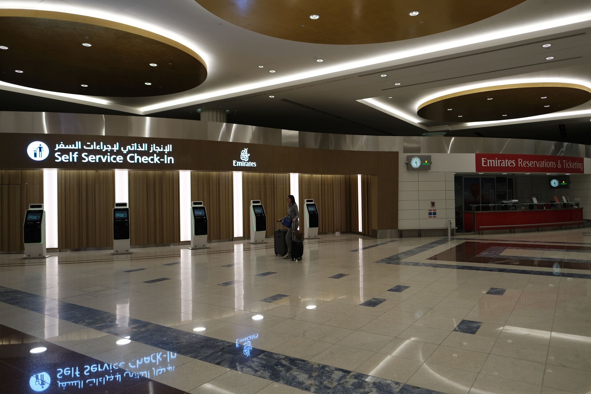 Emirates Business Class Review B777-300ER Dubai DXB to Muscat Oman MCT