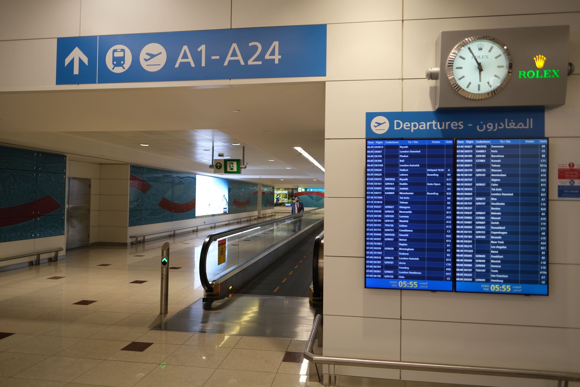 Emirates Business Class Review B777-300ER Dubai DXB to Muscat Oman MCT