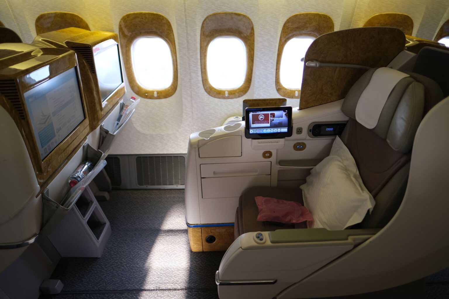 Emirates Business Class Review B777-300ER Dubai DXB to Muscat Oman MCT