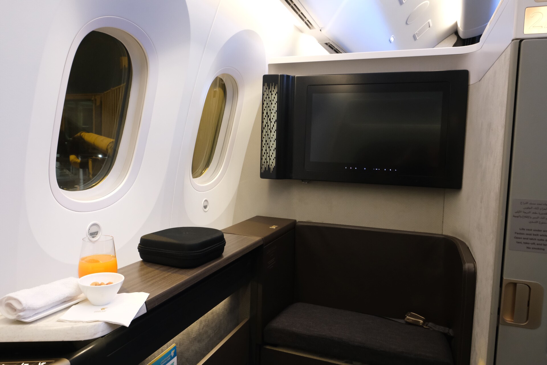 Oman Air First Class Review: B787-800 Bangkok BKK Thailand to Muscat ...