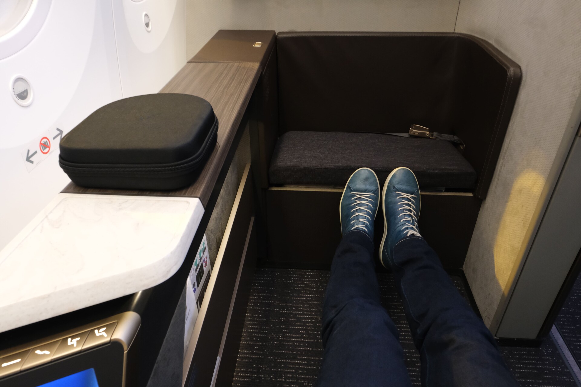 Oman Air First Class Review: B787-800 Bangkok BKK Thailand to Muscat ...