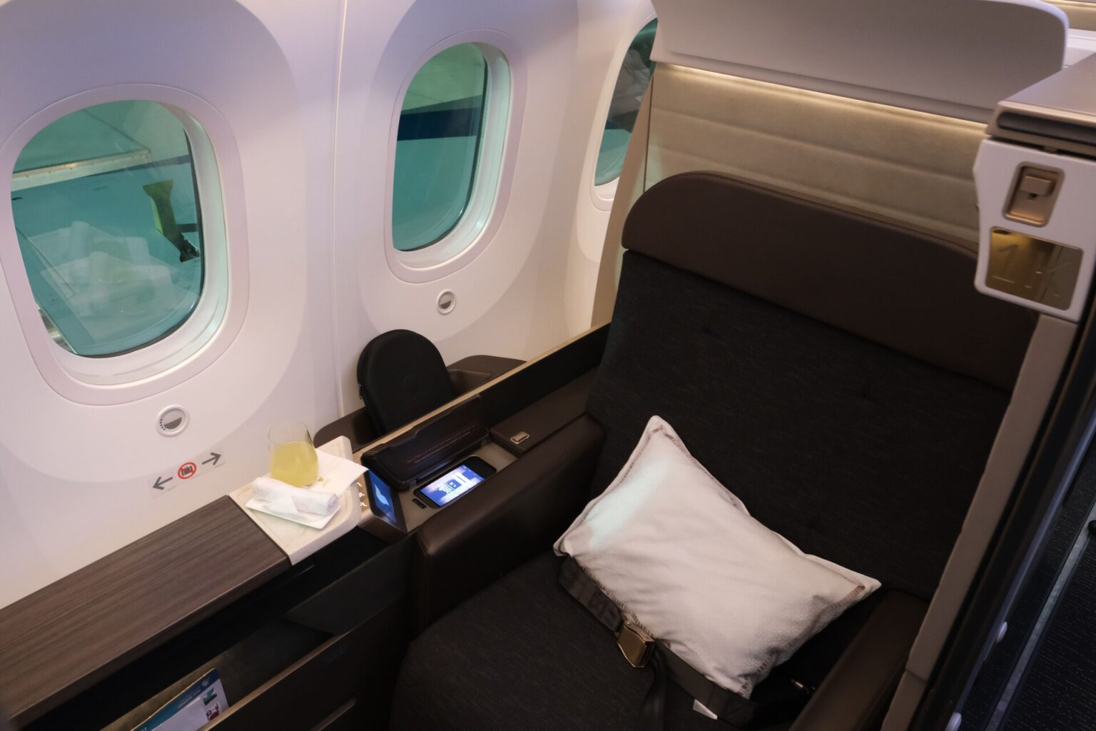 Oman Air First Class Review B787-800 Muscat Oman MCT to Frankfurt ...
