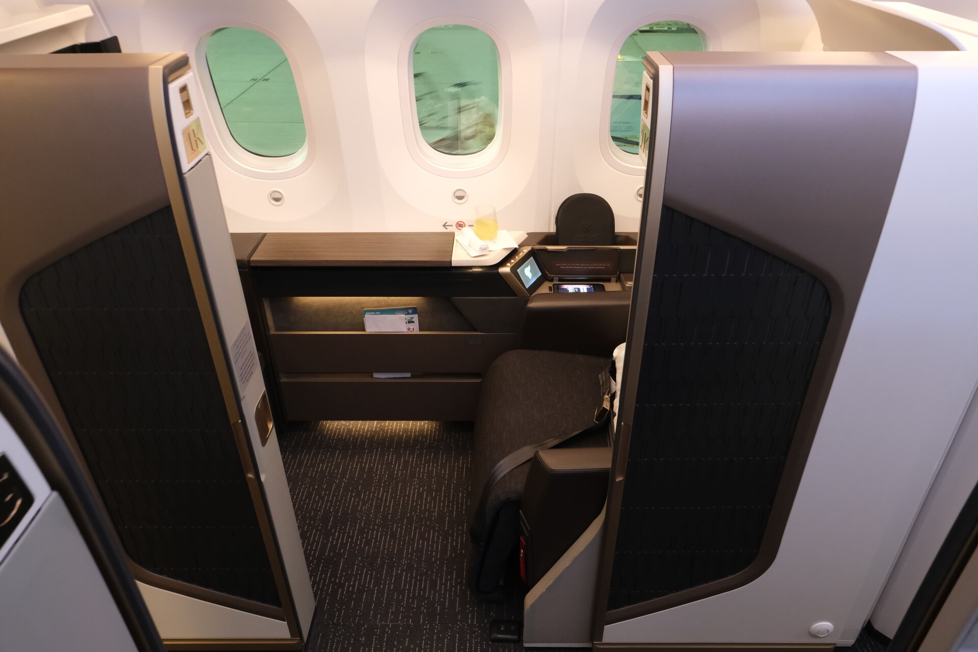 Oman Air First Class Review B787-800 Muscat Oman MCT to Frankfurt ...
