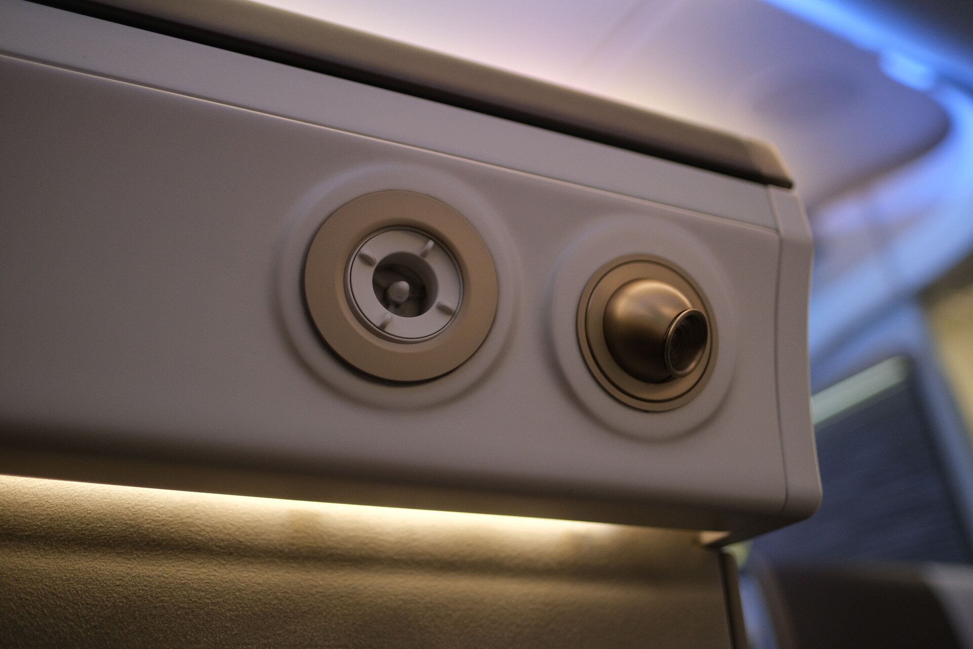 Oman Air First Class Review B787-800 Muscat Oman MCT to Frankfurt ...
