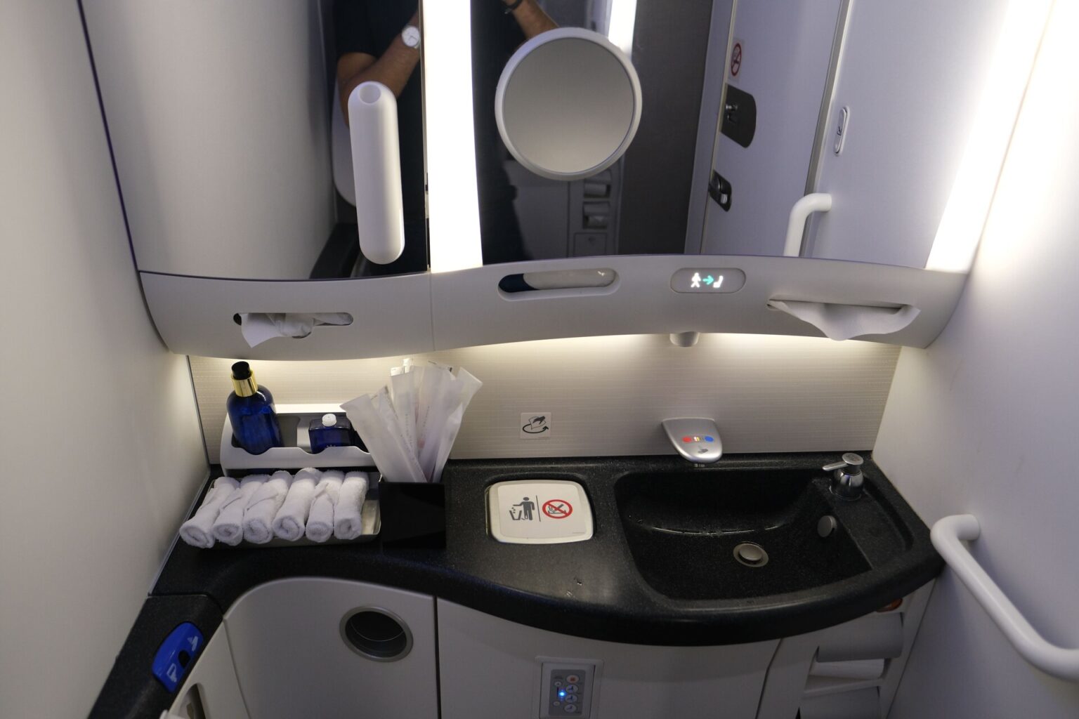 Oman Air First Class Review B787-800 Muscat Oman MCT to Frankfurt ...