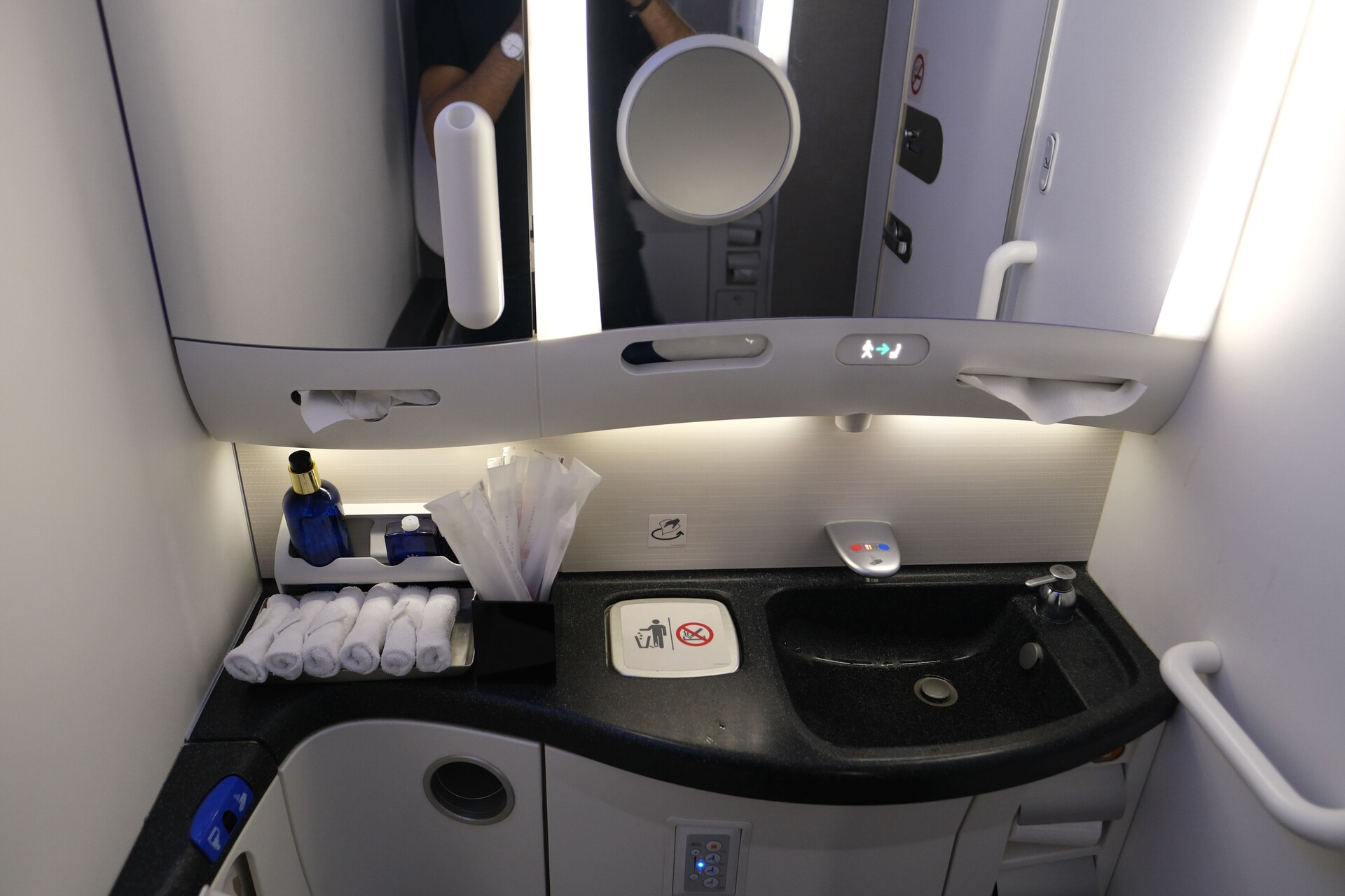 Oman Air First Class Review B787-800 Muscat Oman MCT to Frankfurt ...