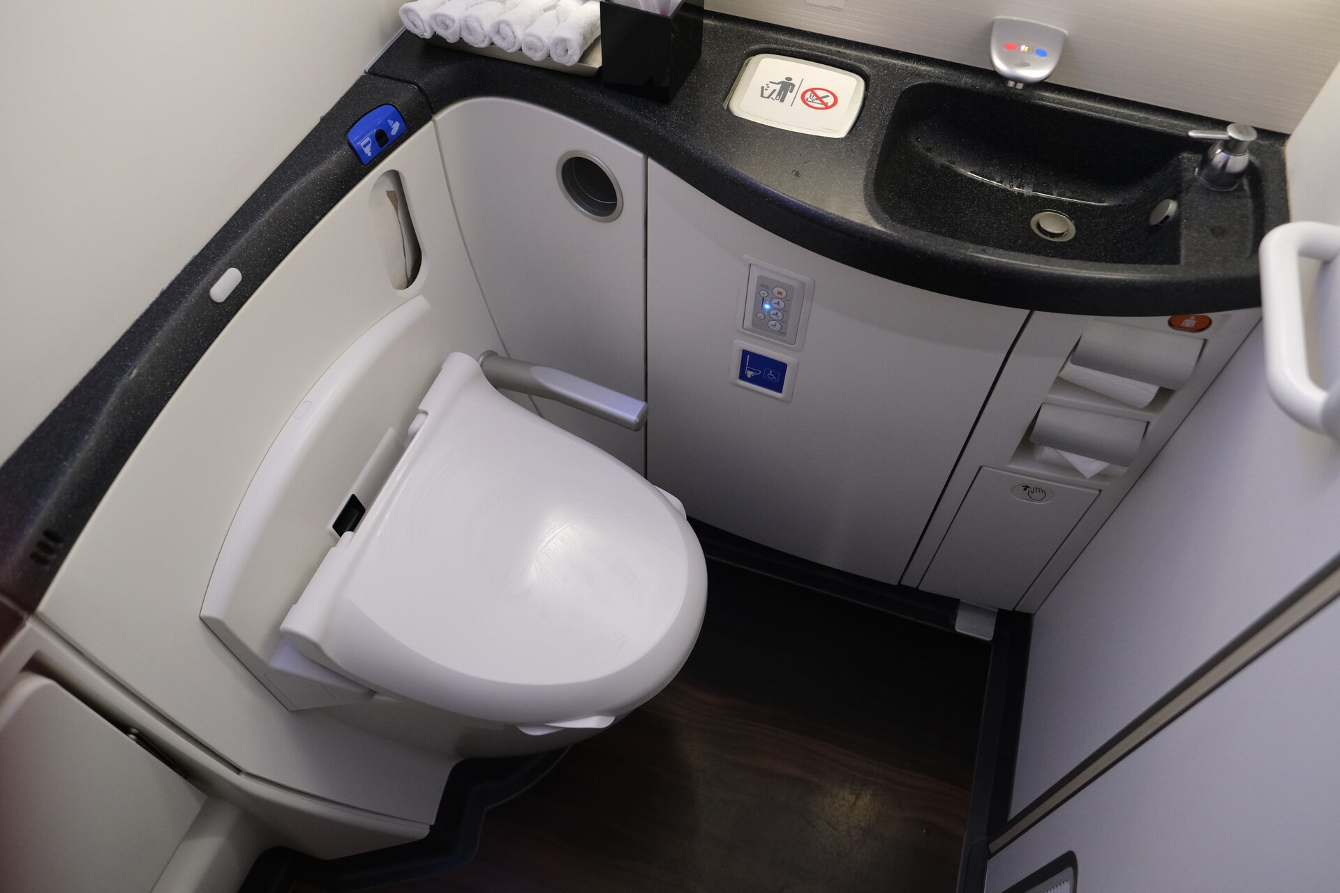 Oman Air First Class Review B787-800 Muscat Oman MCT to Frankfurt ...