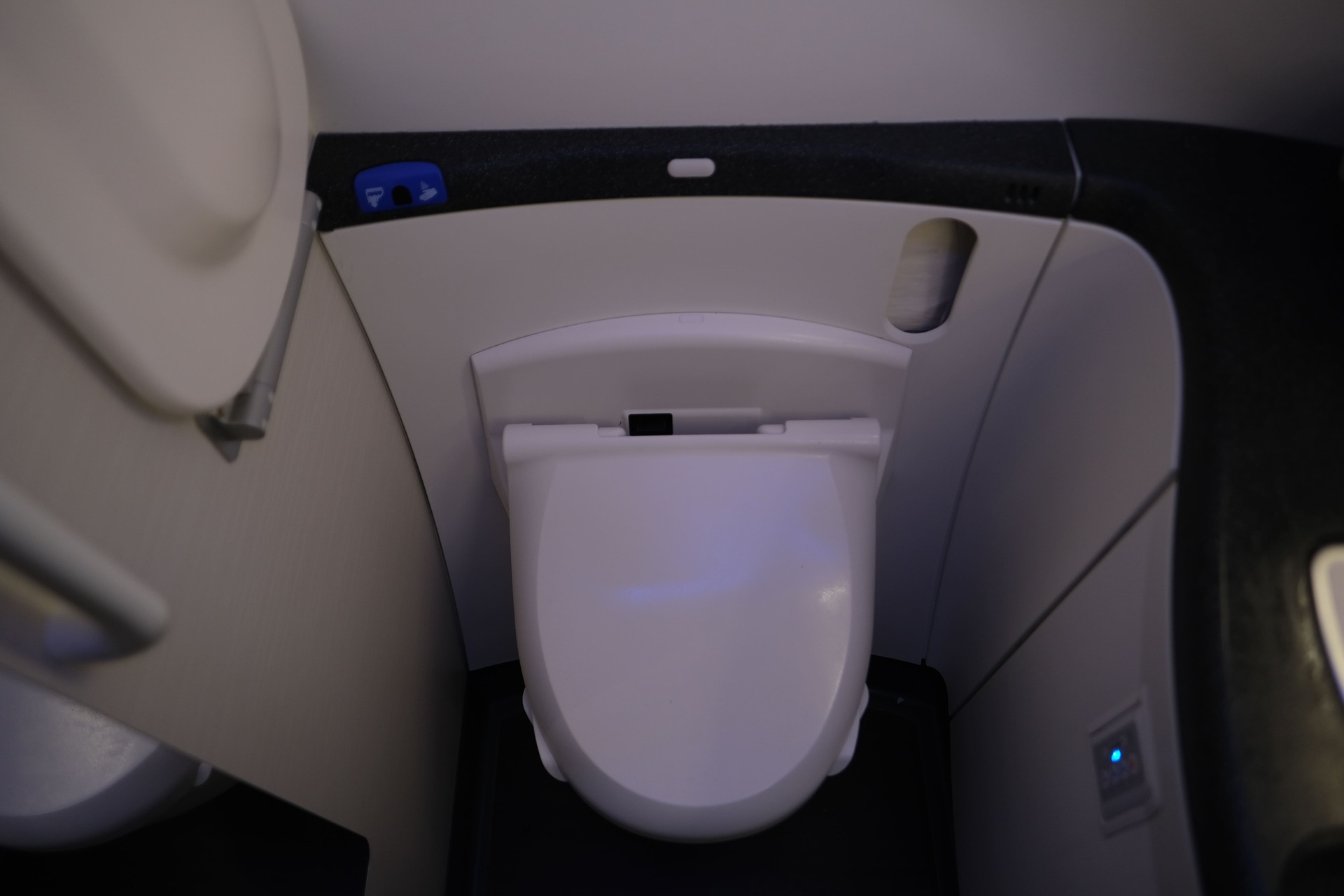 Oman Air First Class Review B787-800 Muscat Oman MCT to Frankfurt ...