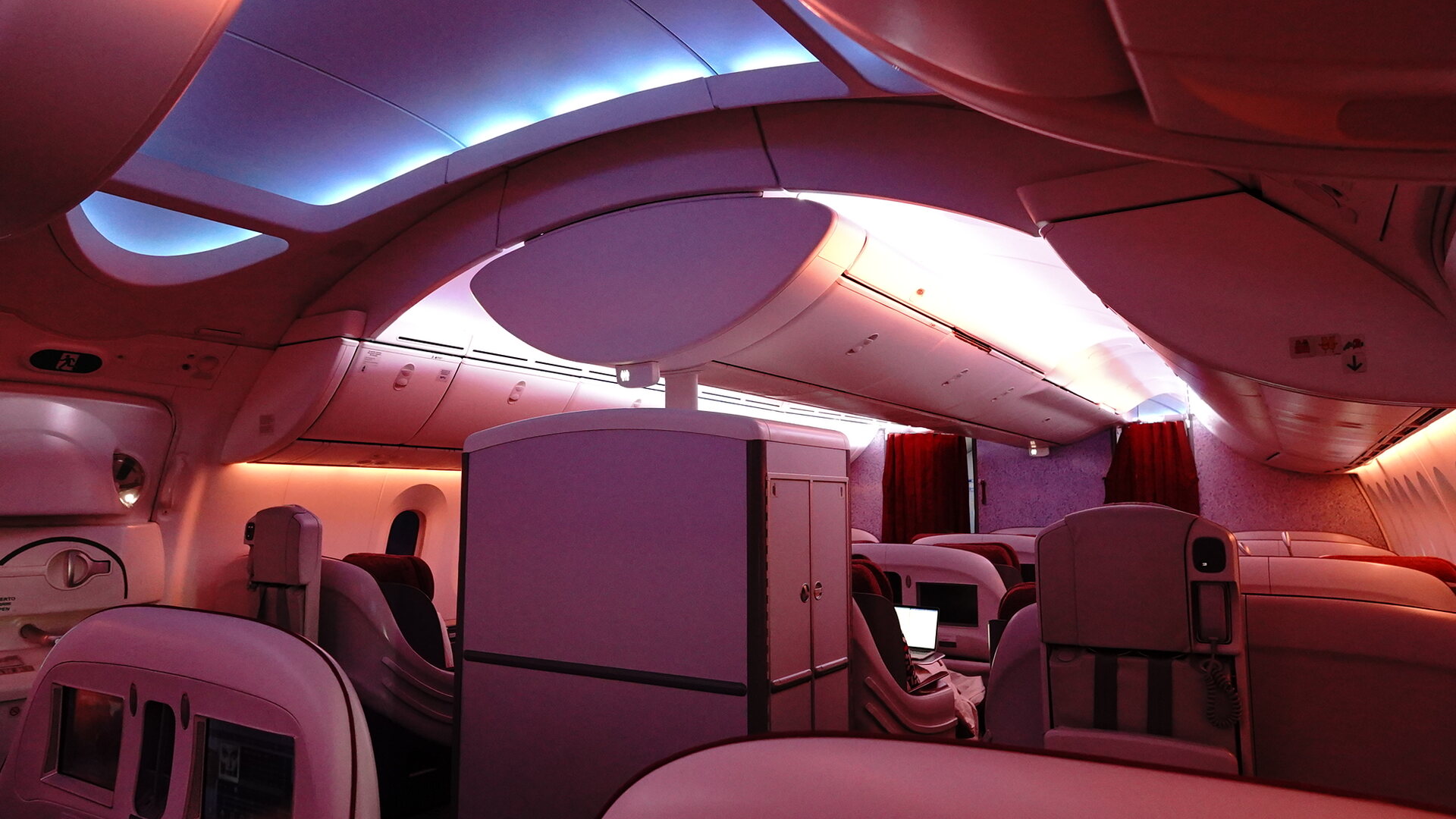 LATAM Airlines Business Class Review B787-800 New York JFK to Santiago ...