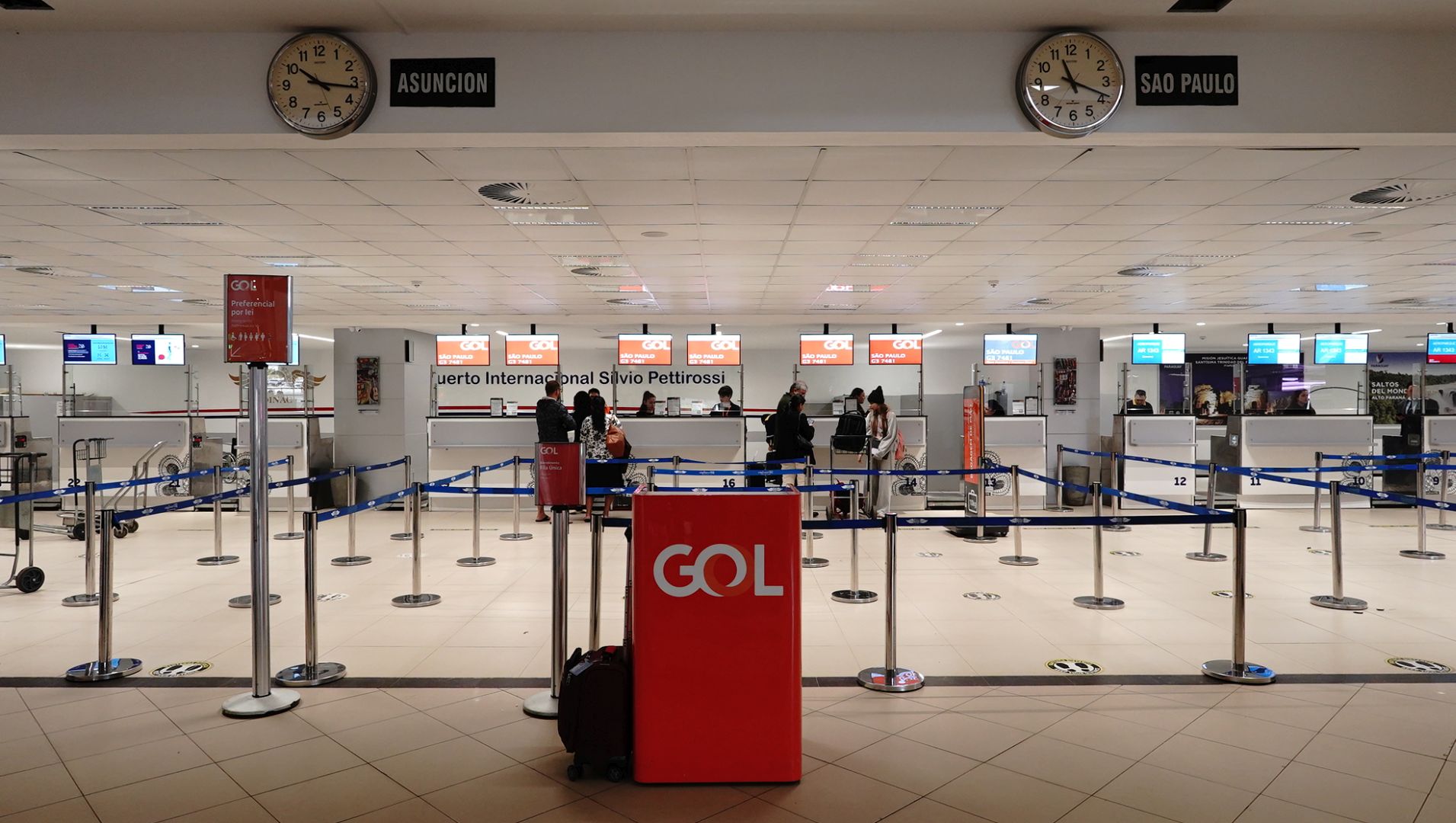 GOL Premium Economy Review B737-MAX8 Asuncion Paraguay ASU to Sao Paulo ...