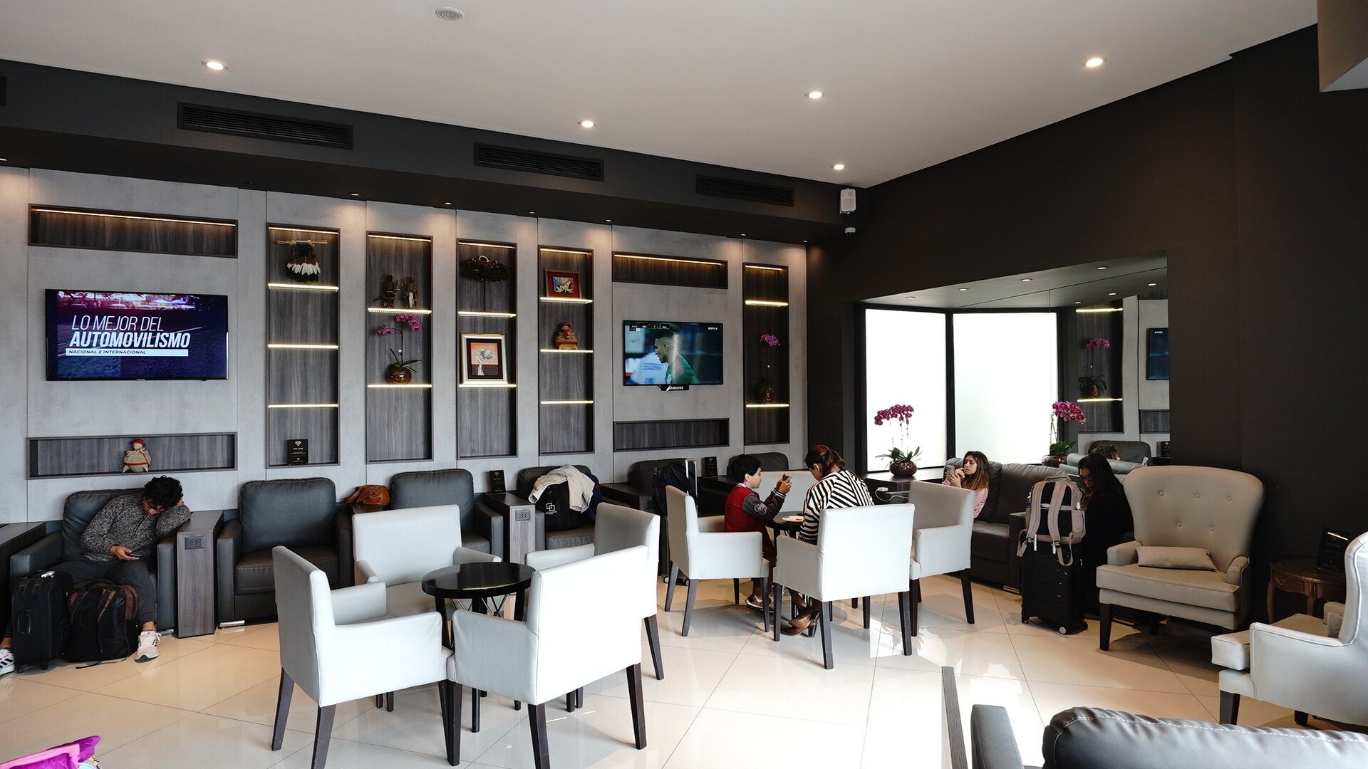 Plaza Premium VIP Gold Lounge Review Silvio Pettirossi International ...