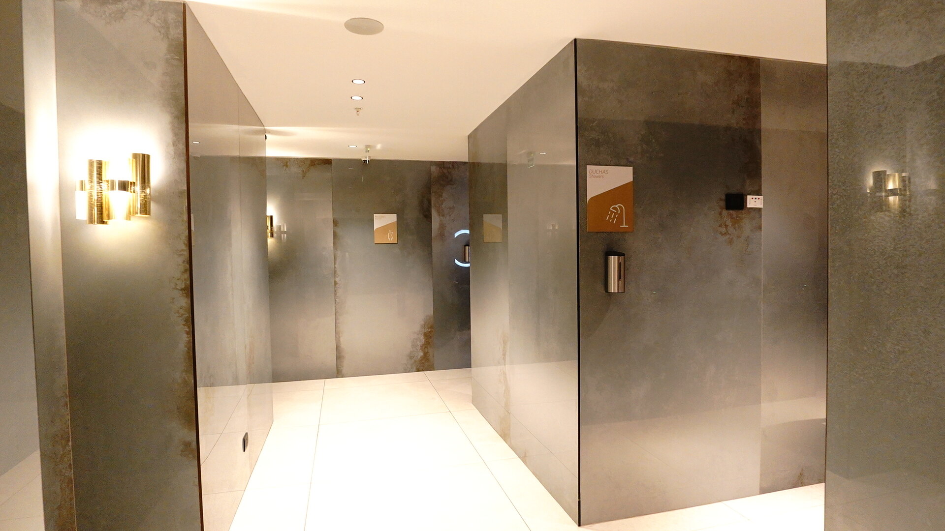 LATAM Airlines VIP Signature Lounge Review Santiago Chile SCL Terminal 2