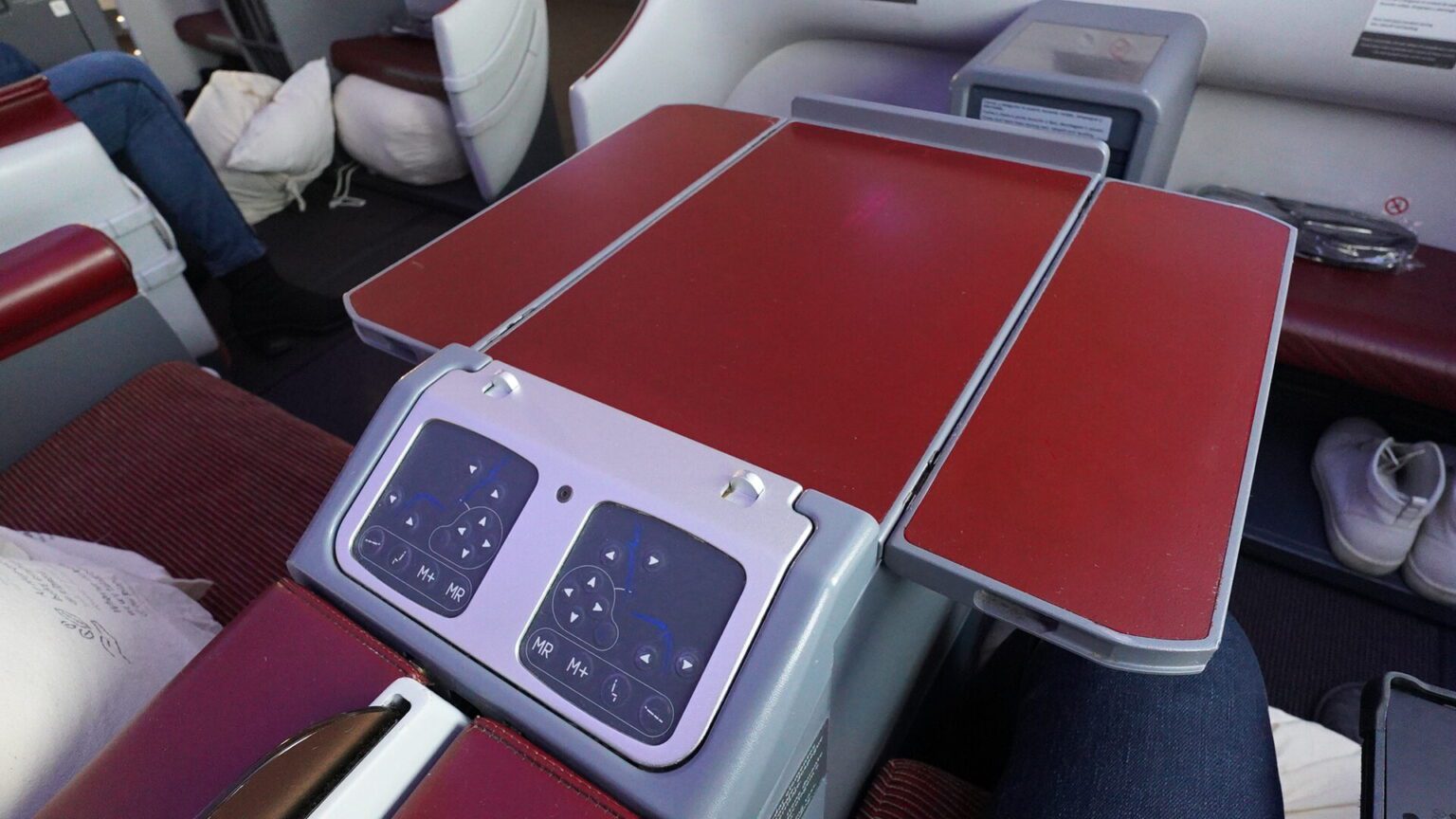 LATAM Airlines Business Class Review B787-800 New York JFK to Santiago ...