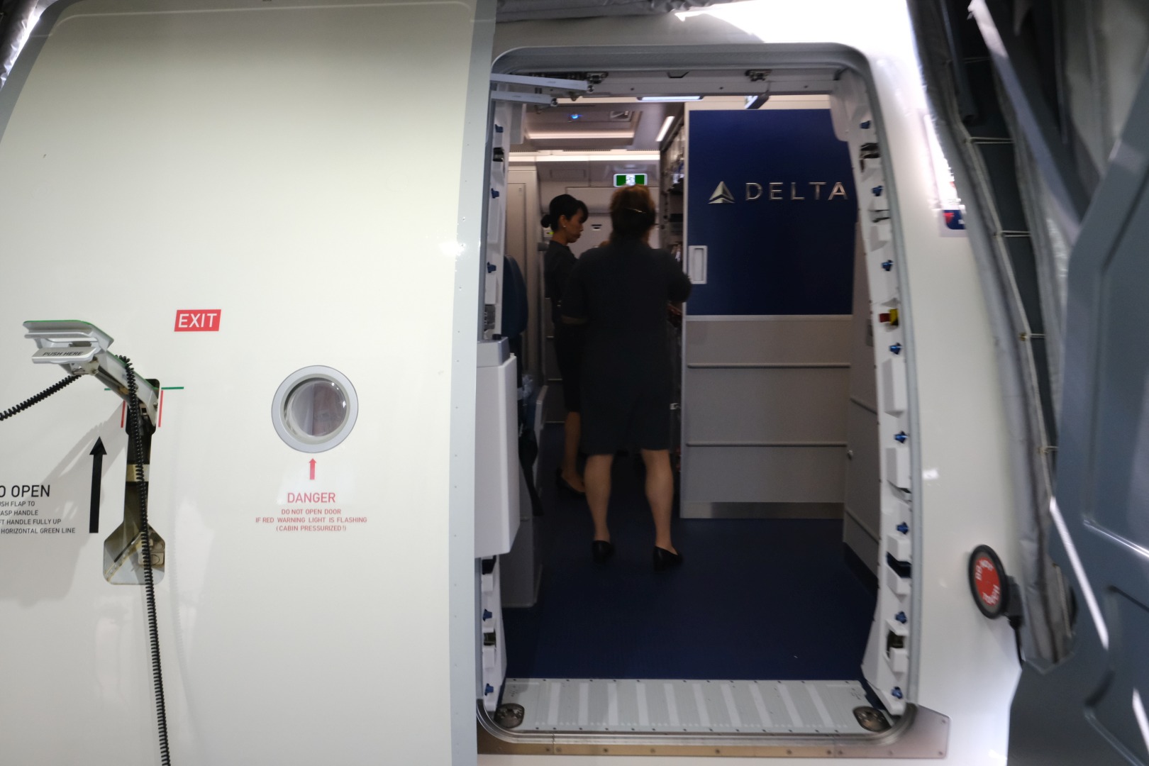 Delta One Business Class Review A330-900neo Minneapolis St. Paul MSP to ...