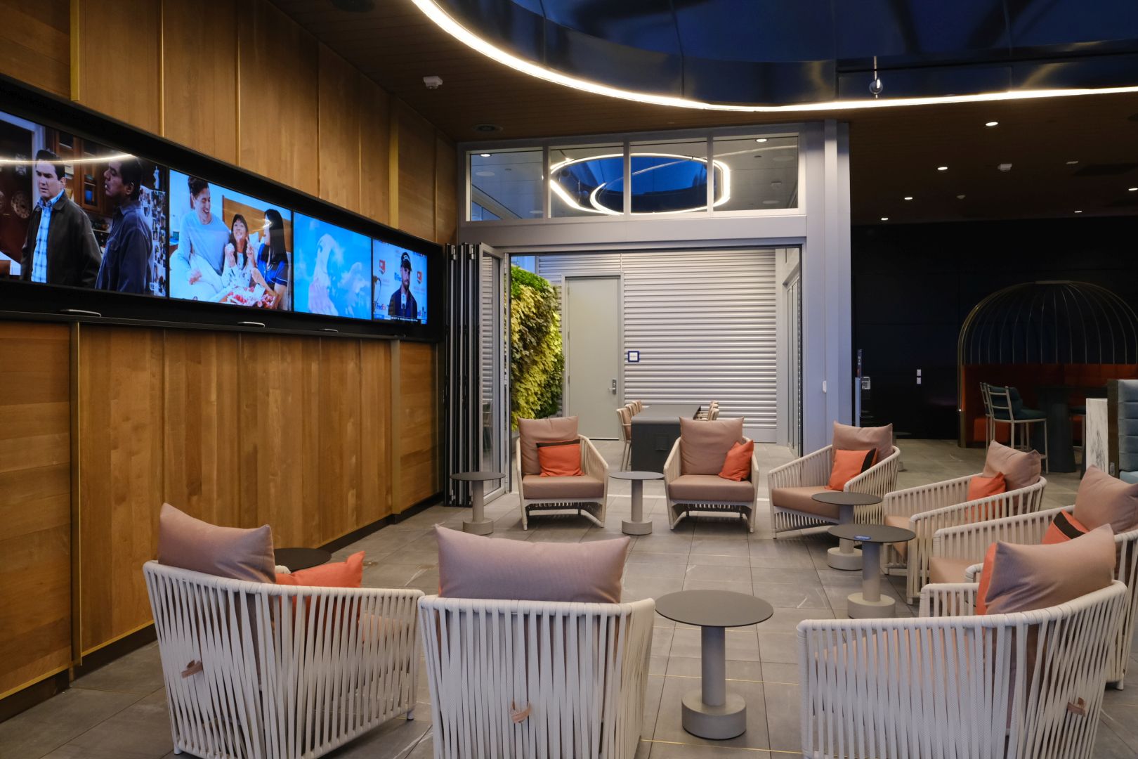 Delta Sky Club Lounge at Minneapolis St. Paul MSP G18 Wing