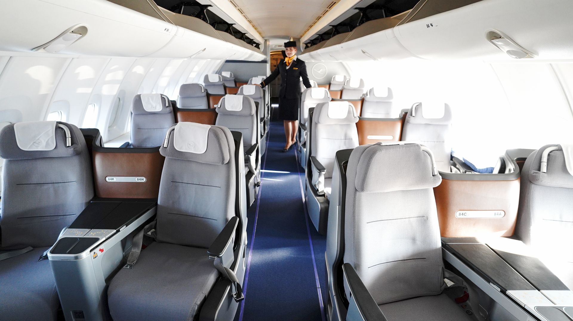 Lufthansa Business Class B747-800i Upper Deck Frankfurt Germany FRA to ...