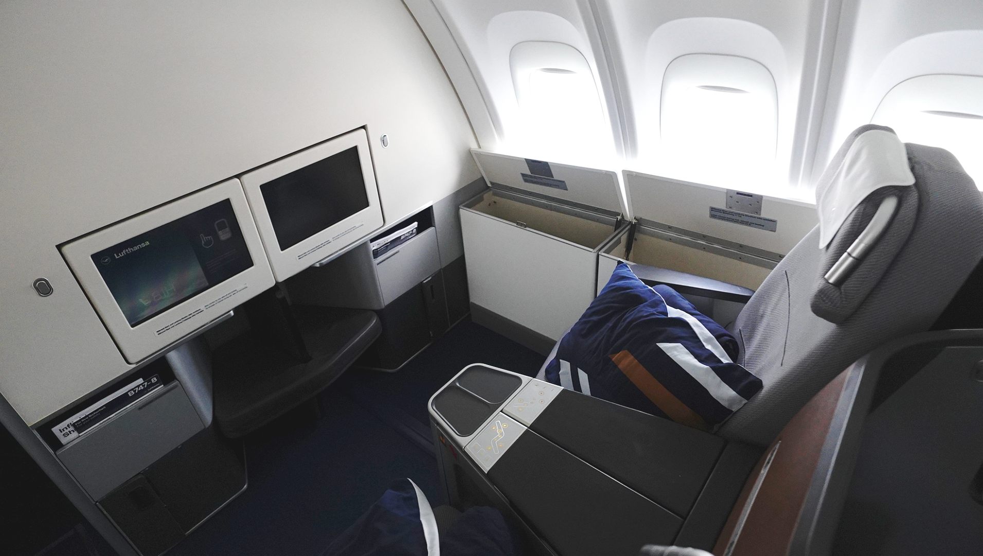 Lufthansa Business Class B747-800i Upper Deck Frankfurt Germany FRA to ...