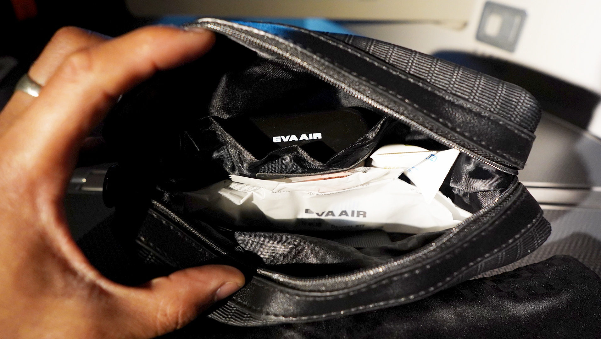 EVA Air Giorgio Armani Amenity Kit