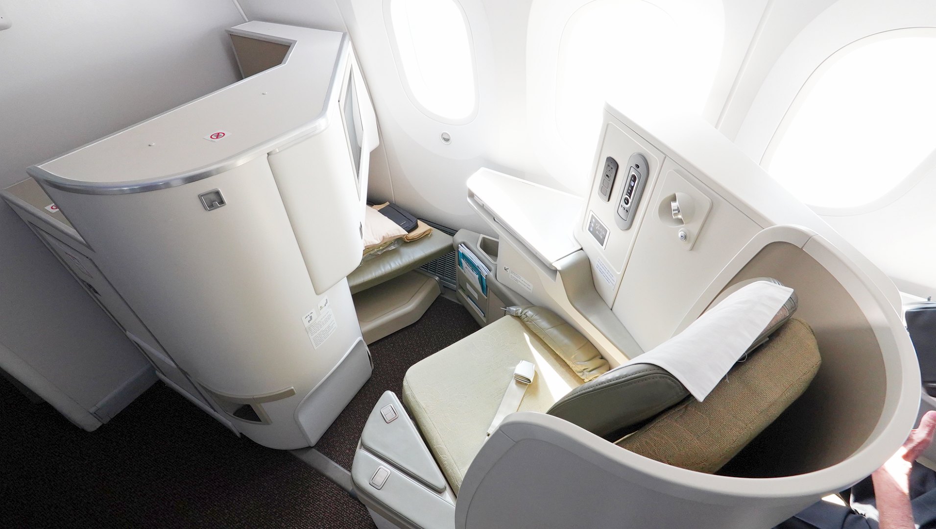 Vietnam Airlines Samsonite Amenity Kit (2024)