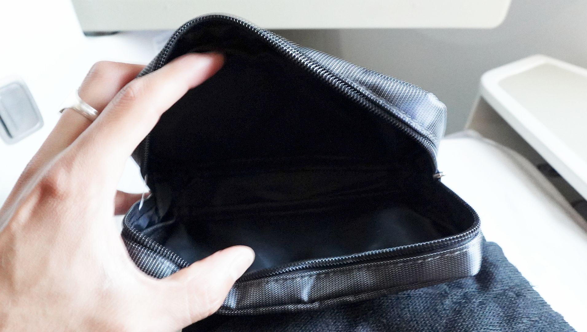 Vietnam Airlines Samsonite Amenity Kit (2024)